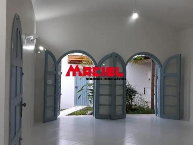 Casa Térrea em Excelente Localização Central Totalmente Reformada!