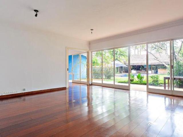 CASA TÉRREA EM EXPOSIÇÃO COM EXCLUSIVIDADE NO BROOKLIN!