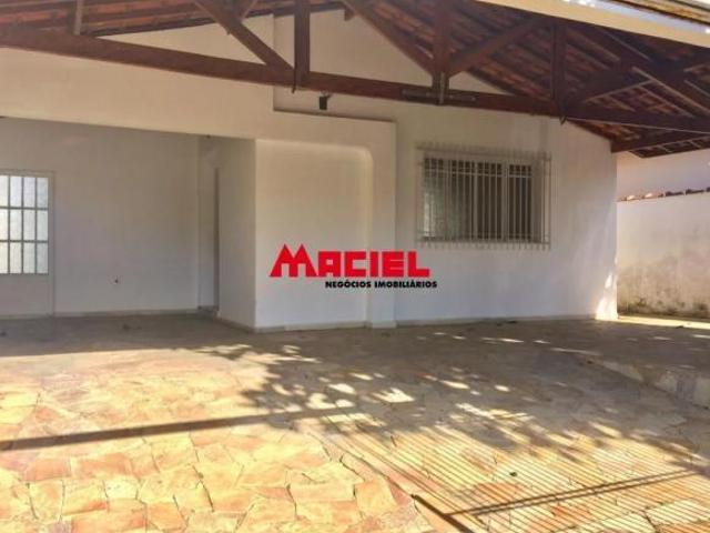 Casa térrea em Guaratingueta, comodos amplos, reformada, aceita financiamento, próximo de escola, co
