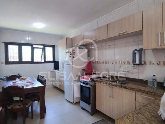 Casa de esquina com suíte no Igara em Canoas