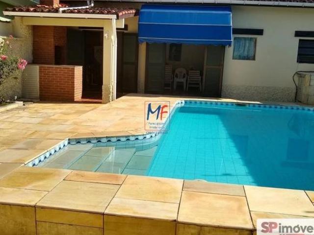 Casa térrea em Itanhaém/SP, com 240m² de área construída, 3 dormitórios 1 suíte, 3 salas, cozinha