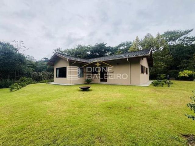Casa térrea em lote plano no Condomínio Parque da Mantiqueira