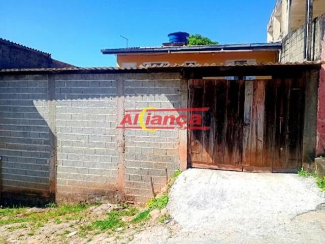 Casa térrea em Mairiporã recém reformada, com quintal gigante e a 1km do Centro!
