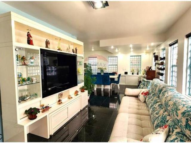 Casa térrea encantadora à venda no Planalto Paulista – 3 suítes, 4 vagas e um jardim apaixonante!