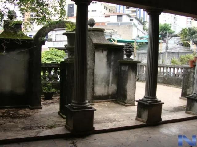 Casa terrea, entrada lateral