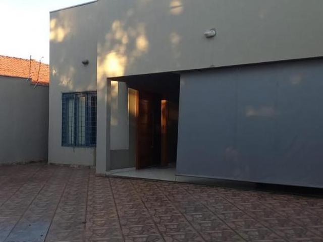 Casa térrea espaçosa bairro Universitário