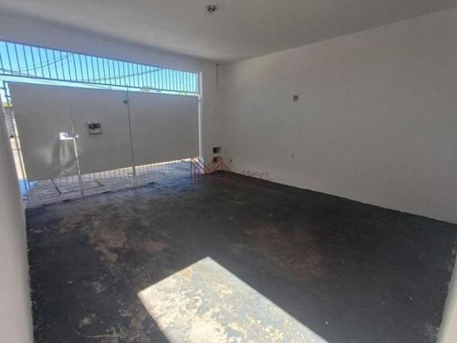 Casa térrea espaçosa com 2 quartos, quintal e 2 vagas – Excelente oportunidade