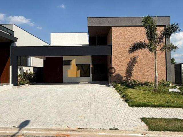 Casa Térrea Exclusiva com Vista Permanente no Alphaville Castelo Sofisticação, Tecnologia e Lazer