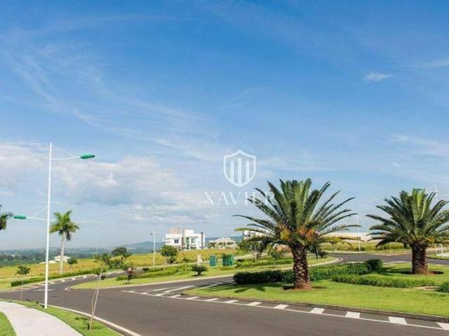Casa Térrea Exclusiva no Saint Patrick – 4 Suítes, Fire Place, Piscina Aquecida e Total Privacidade!