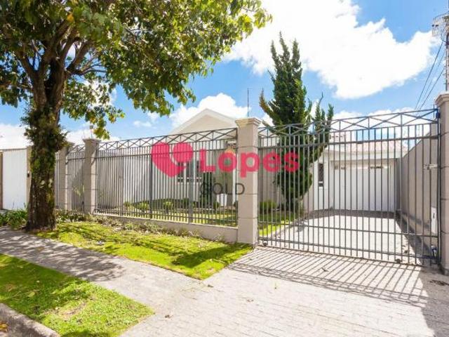 Casa térrea, frente rua no Novo Mundo, 220m² privativos