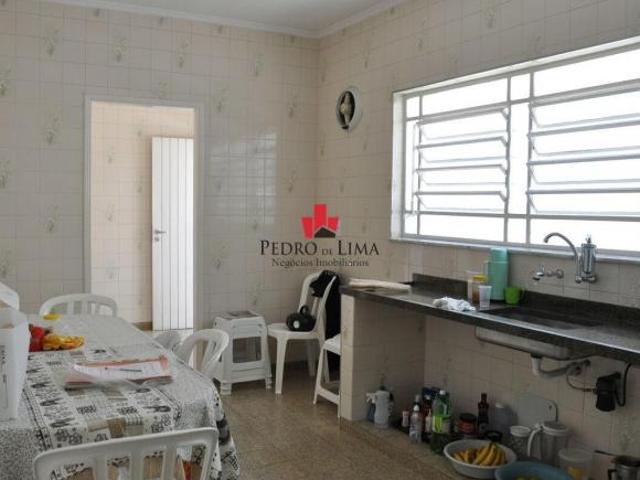 Casa térrea grande arejada excelente estado de conservação na Penha