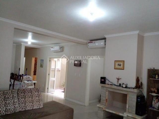 Casa térrea impecável ! Bairro Nossas Senhora das Graças em Canoas