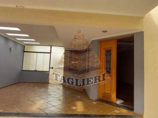 Casa térrea impecável Tatuapé 180m2. 2 quartos, 1 suíte, 4 vagas, quintal