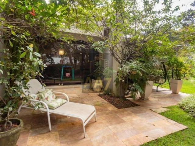 Casa térrea incrível ! 3 suítes, 5 vagas, 374m², jardim e quintal amplos
