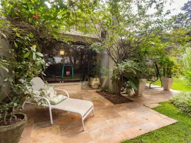 Casa térrea incrível! 3 suítes, 5 vagas, 374m², jardim e quintal amplos
