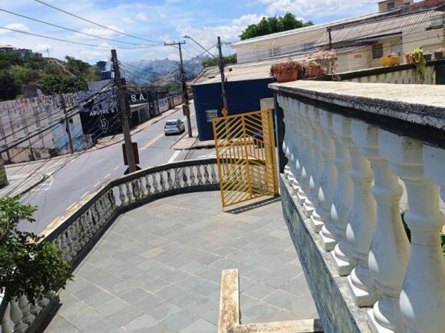 Casa térrea independente com salão comercial para padaria, sorveteria, serralheiro, costureira.