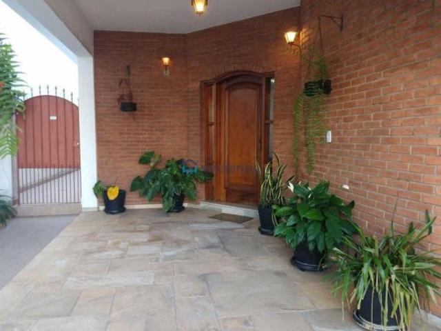 Casa térrea isolada a 870m metrô Saúde. 3 dormitórios 2 suítes. 5 banheiros. 2 vagas. 255m2