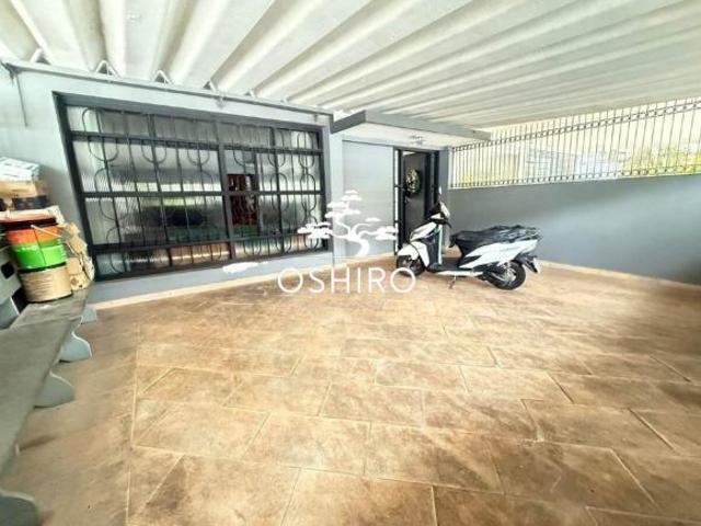 Casa térrea isolada à venda em Ponta da Praia, Santos — 3 Quartos, 2 Suítes, Piscina e Churrasqueira