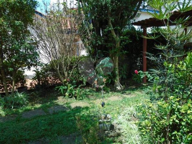 Casa térrea isolada com 3 quartos no Campo Belo