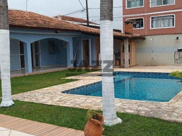 Casa Térrea Isolada de Esquina com Piscina e Espaço Gourmet no Caiçara