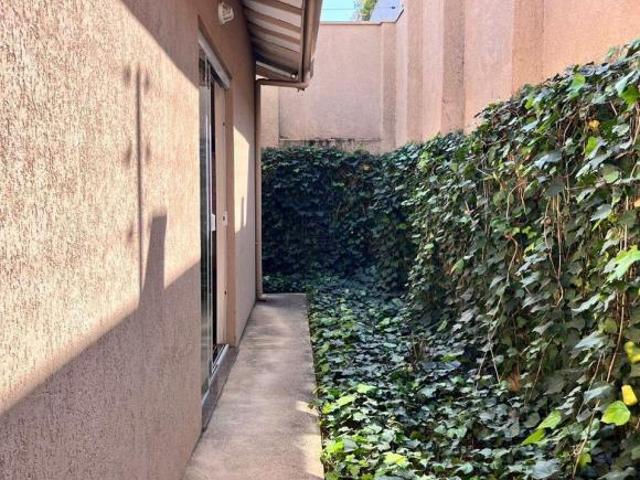 Casa térrea Jardim Europa, 3 dormitórios, 2 vagas