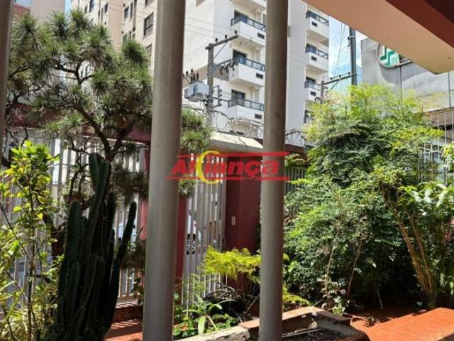 Casa térrea localizada na Rua dos Metalúrgicos,terreno 200 m²