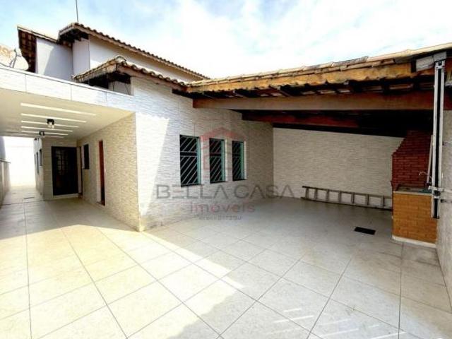 Casa térrea localizada na Vila Carrão