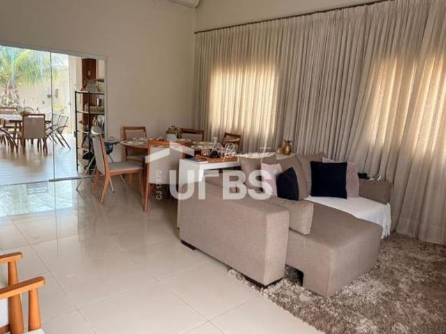 Casa térrea localizada no bairro Jardim Bela Vista. casa com 03 suites