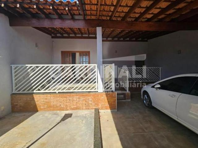 Casa térrea localizada no bairro Maria Stella Faga