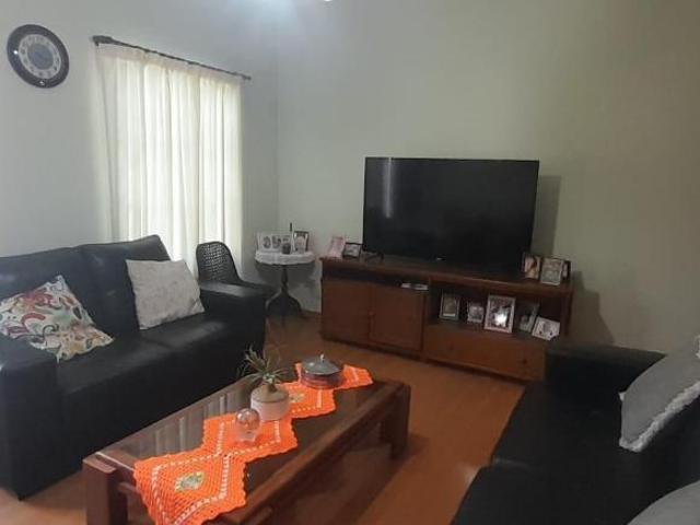 CASA TÉRREA, LOCALIZADO ZONA LESTE, JARDIM ASTRO, ACEITA PERMUTA, 3 DORMITÓRIOS, 1 SUÍTE, 4 GARAGEM