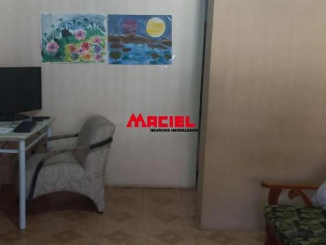 CASA TERREA LOTE INTEIRO 300m², 3 DORM 1 SUITE