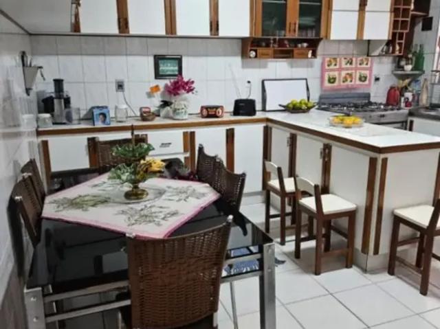 Casa terrea lote inteiro com dep de empregada e jardim