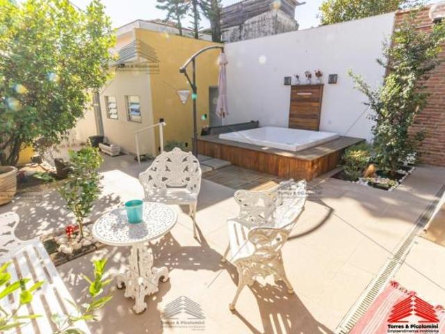 Casa Térrea Moóca Reformada com 315 Metros, 4 Quartos, 1 Suíte com Sacada, 3 Banheiros, Quintal ampl