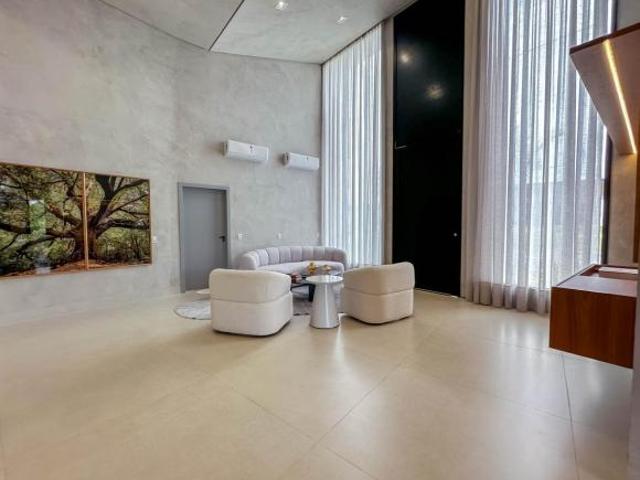 Casa térrea mobiliada com 04 suítes e 300m² à venda no Portal do Sol Green Goiânia GO