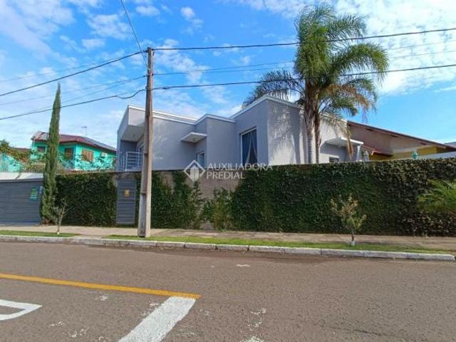 Casa térrea mobiliada com 5 quartos sendo 1 suíte master no bairro Igara