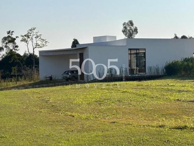 Casa térrea mobiliada à venda no condomínio Altos de Itu, 5 suítes, 430m² construídos em um terreno