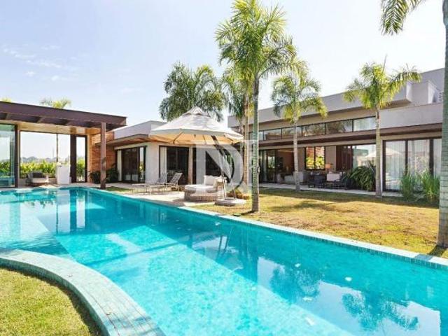 Casa Térrea Mobiliada à Venda no Condomínio Terras de São José II – 5 Suítes, Integração Total e Laz