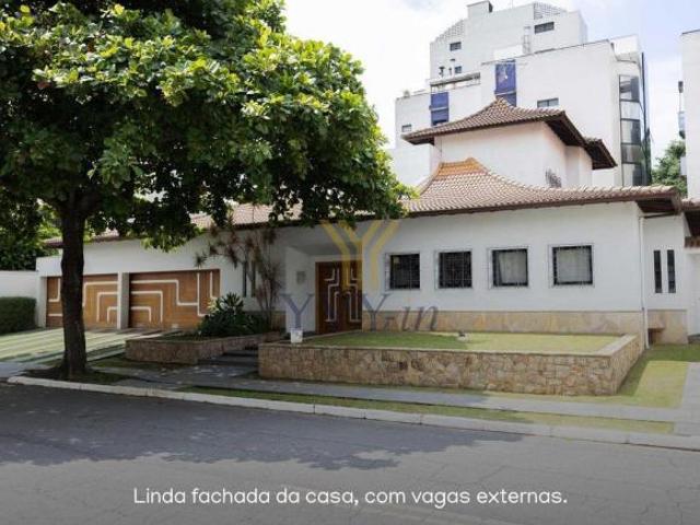 Casa Térrea mobiliada de 768 m² de área total, com 4 suítes e piscina privativa. Clássico e Atempor