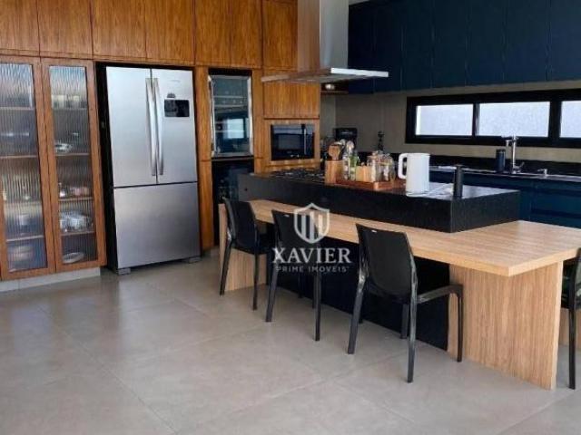 Casa Térrea Mobiliada no Condomínio Bouganville – 3 Suítes, Piscina Privativa e Integração Total dos