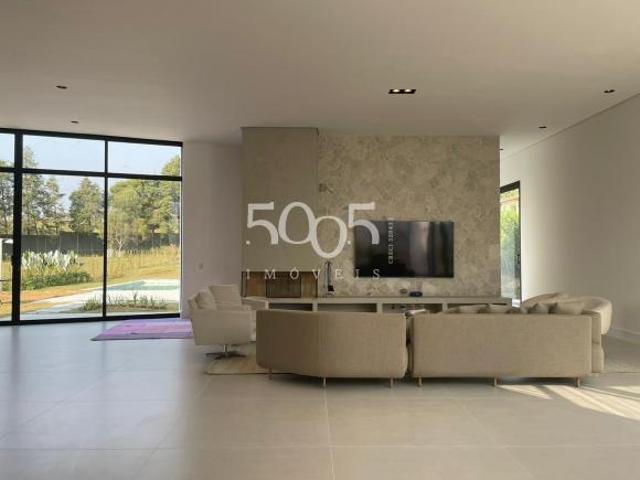Casa térrea mobiliada para locação no condomínio Altos de Itu, 5 suítes, 430m² construídos em um ter