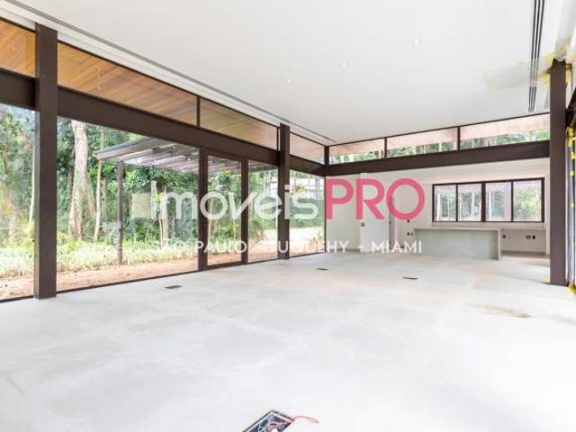 Casa térrea moderna na Chácara Flora | 3.300 m² de terreno