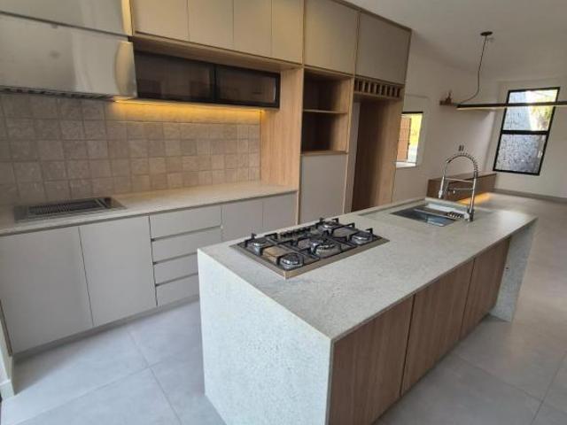 Casa Térrea Moderna com 3 Dormitórios 1 Suíte com Closet – 110 m² de Construção