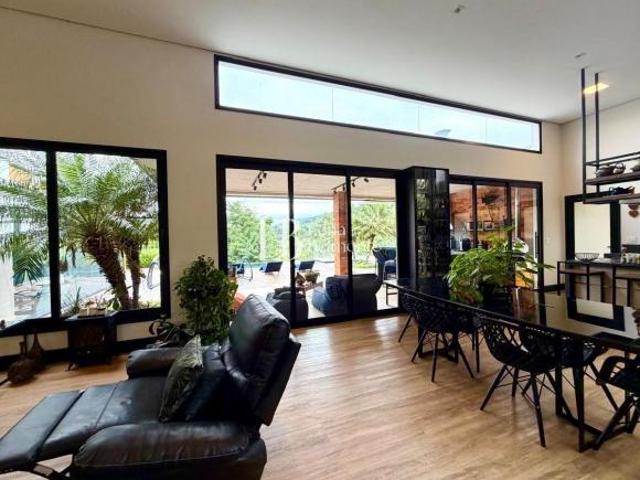 CASA TÉRREA MODERNA COM A MELHOR VISTA DO CONDOMÍNIO NO CONDOMÍNIO FAZENDA SERRA AZUL ITUPEVA