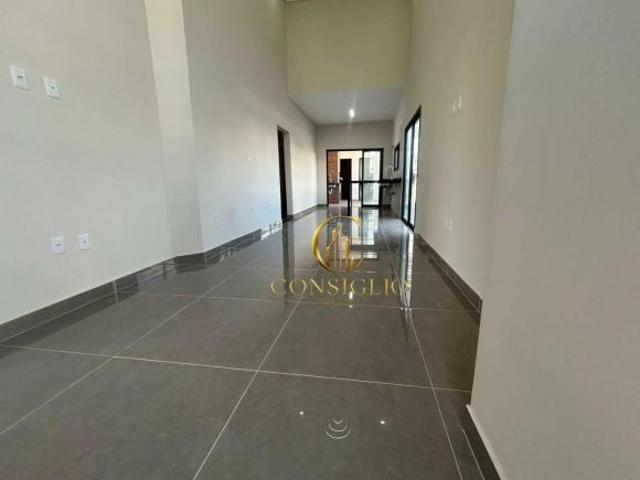 Casa Térrea Moderna em Condomínio Fechado em Caçapava | 3 Dormitórios, Suíte com Closet e Área de La