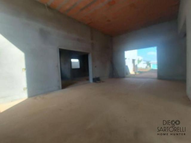 Casa Térrea Moderna em Construção no Condomínio Portal dos Bandeirantes 2 – Amplo Terreno e Projeto