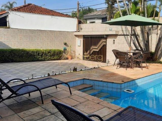 Casa térrea muito charmosa, pronta para morar