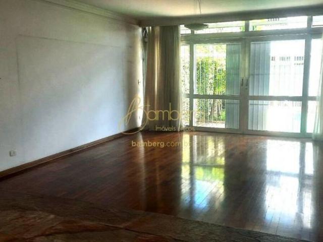 Casa térrea muito espaçosa com 550m² de terreno e 480m² de construção