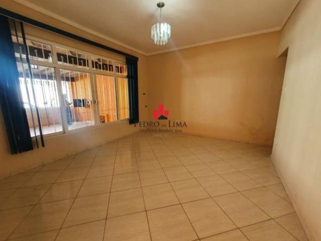 Casa térrea na Vila Carrão, terreno com 216 m², 2 quartos 2 salas, 2 banheiros e 3 vagas