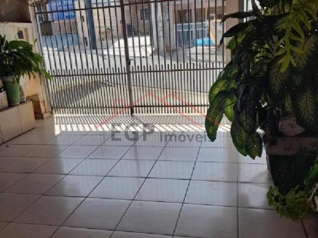 Casa térrea na Vila Eros, próximo ao aeroporto de Sorocaba. São 2 suítes, sala, copa, cozinha, lavan