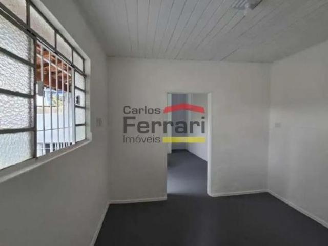 Casa térrea na Vila Gustavo, 1 dormitório, quintal, a 690 metros do metrô Tucuruvi